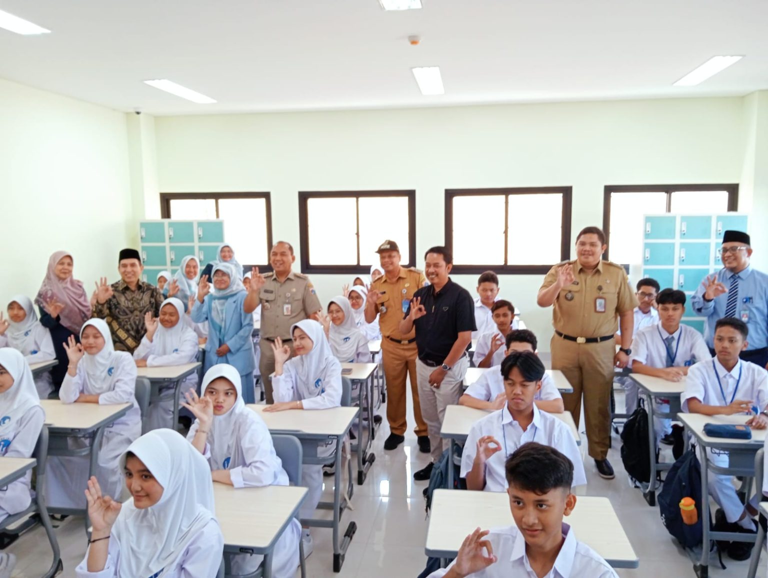Wali Kota Jakbar Resmikan Gedung SMA Al-Azhar di Kembangan, Tomud ...